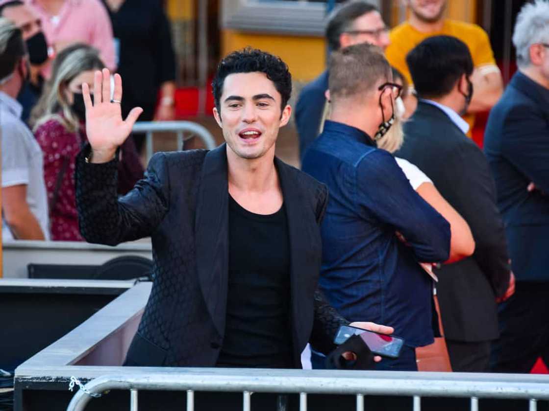 Darren Barnet Age, Height, Weight, Career, Net Worth, and Family